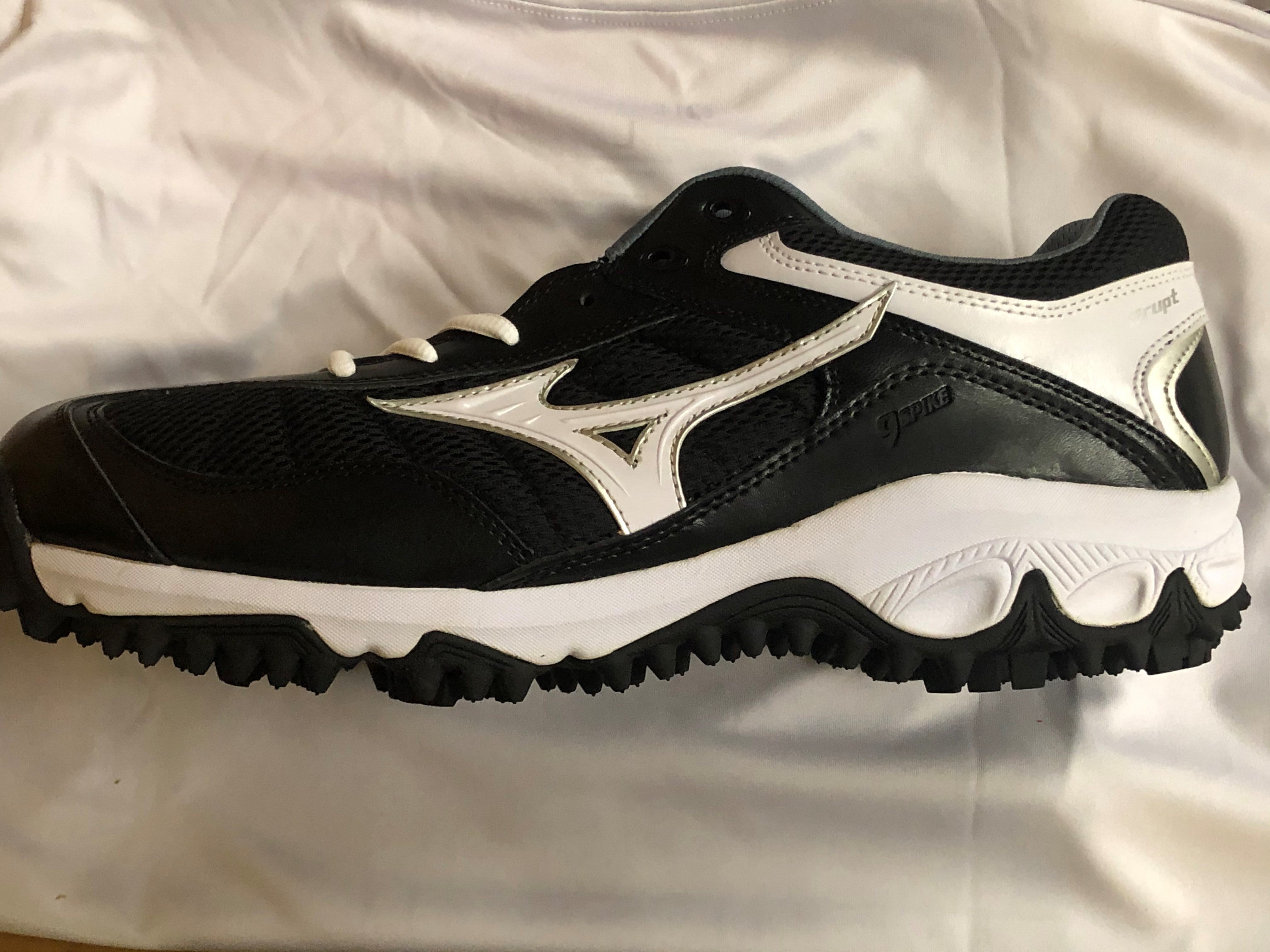 Mizuno Erupt Low Multi-Sport Cleats - Gear Trybe